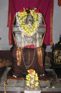 madhwa yati: varadendra teertharu pune 1785 matha rayara mutt yati 24 ...