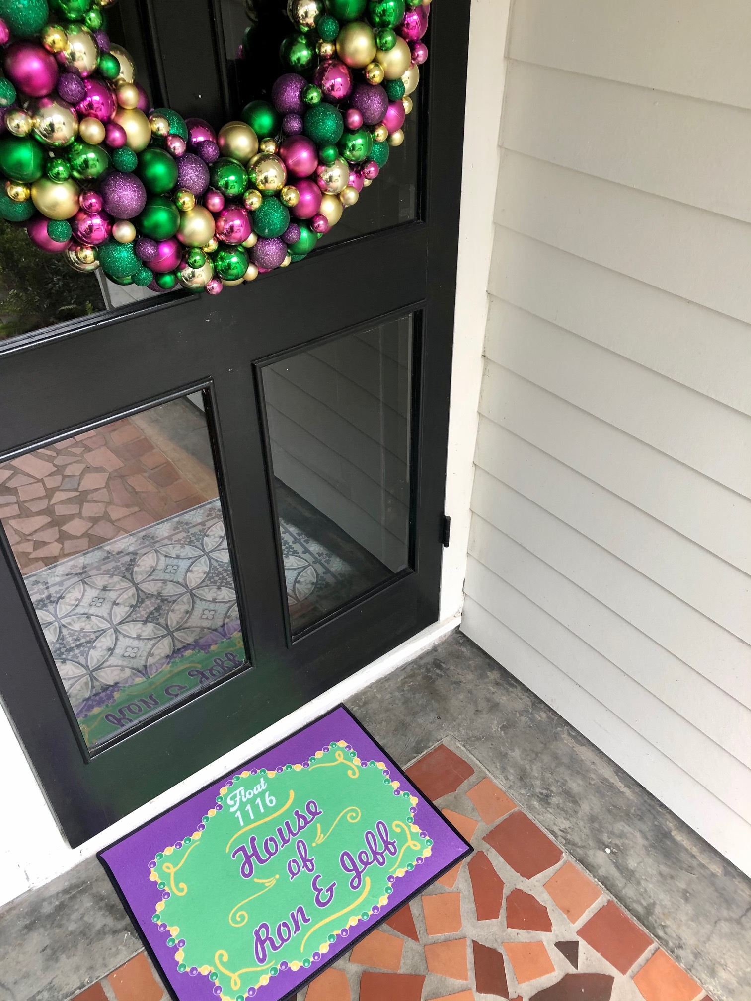 The Uptown Acorn: Mardi Gras Mambo {Acorn Cottage: Mardi Gras Floor Mat}