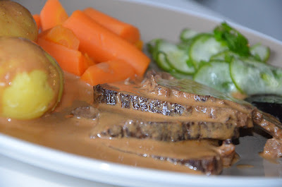 Therese Gott Och Blandat: Slottsstek på älg och pressgurka