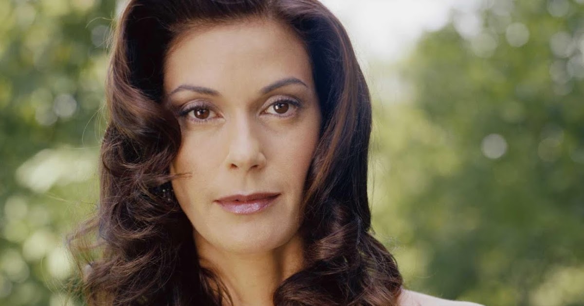 ECO GLAMAZINE: ECO ANGEL: Teri Hatcher
