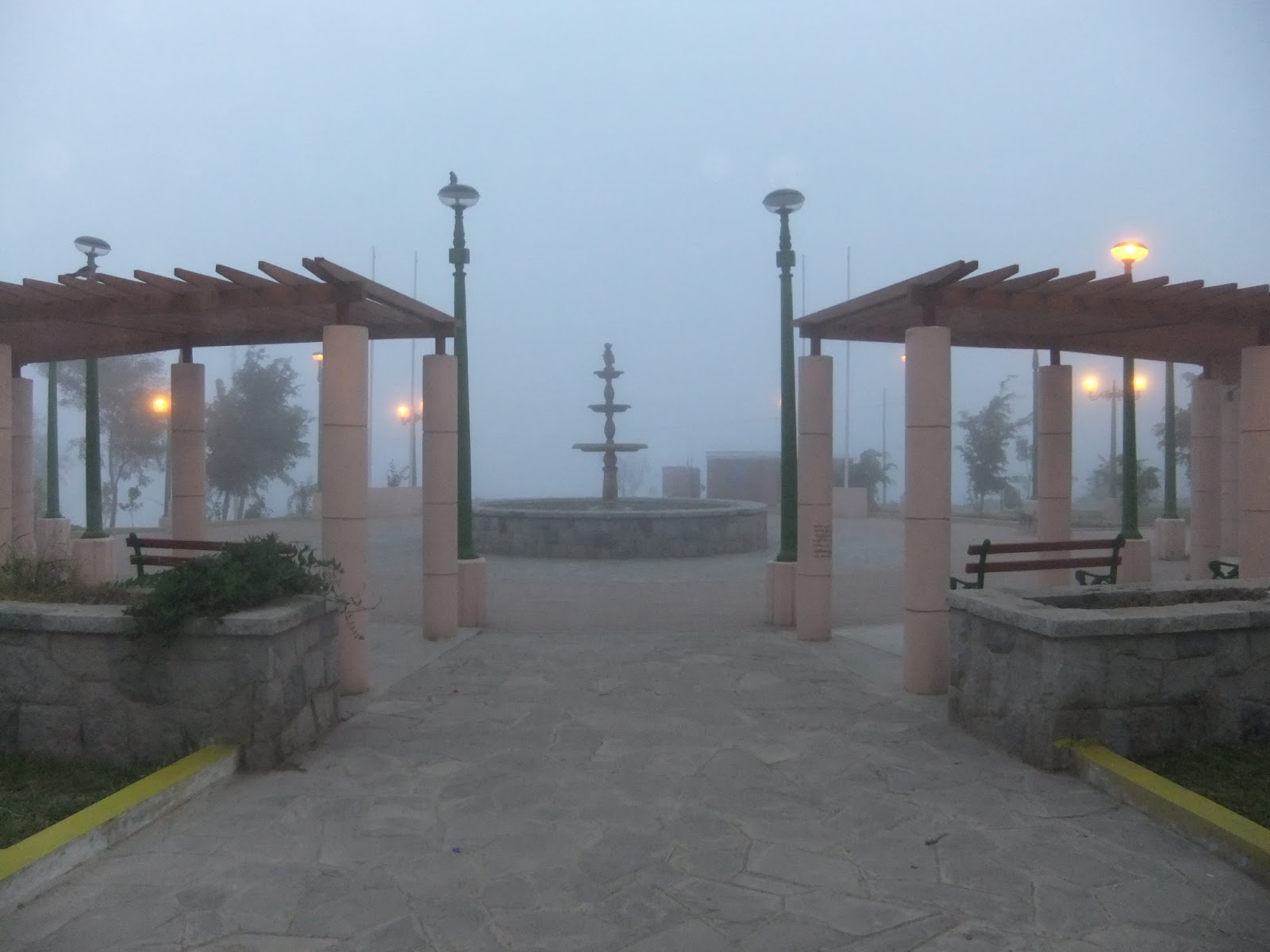 LUGARES TURÍSTICOS EN PERÚ: FOTO: PLAZA DE SANTA ROSA DE QUIVES