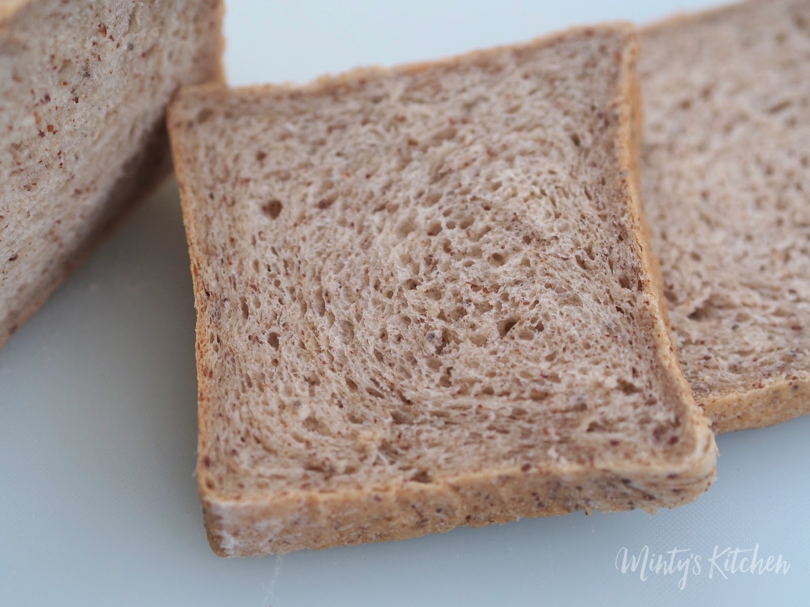 Minty's Kitchen: Brown Flaxseed Bread