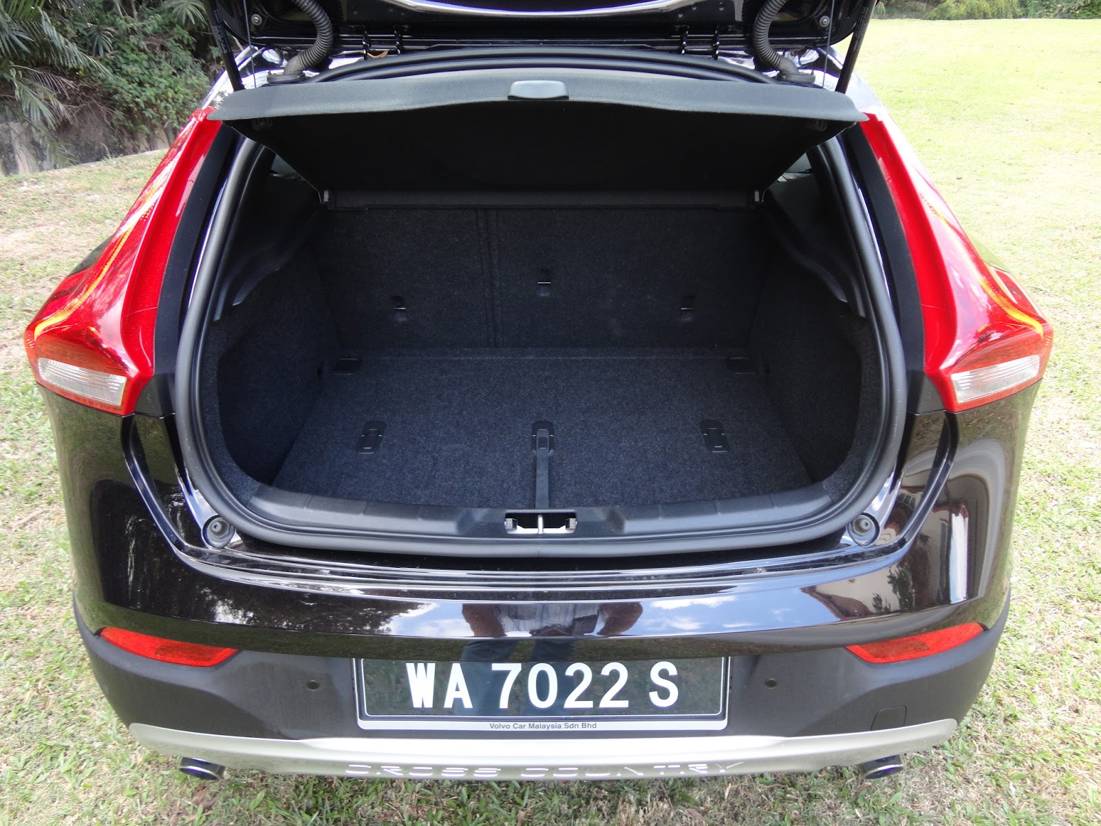 Motoring-Malaysia: TEST DRIVE: Volvo V40 T5 Cross Country 2.0 ...