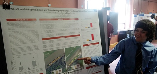 Daniel Steinhauser receives poster award at SVURS