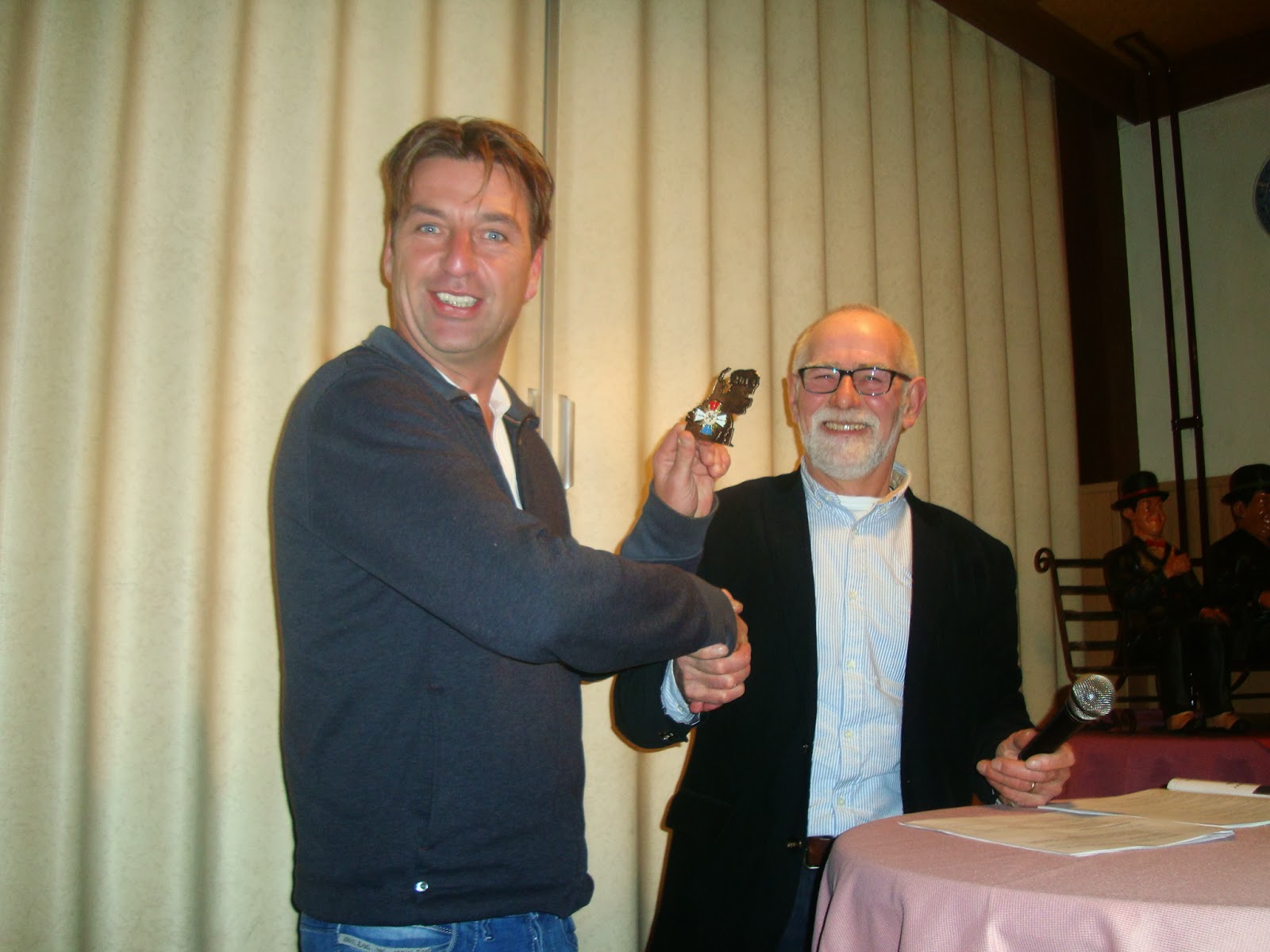 Edwin van Helvoort Zwart Rood Mozaiek: november 2013