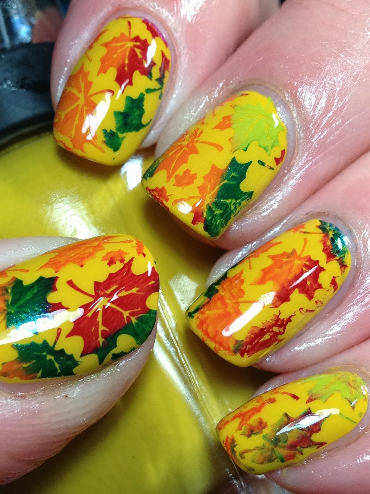 Canadian Nail Fanatic: Fall Leaves