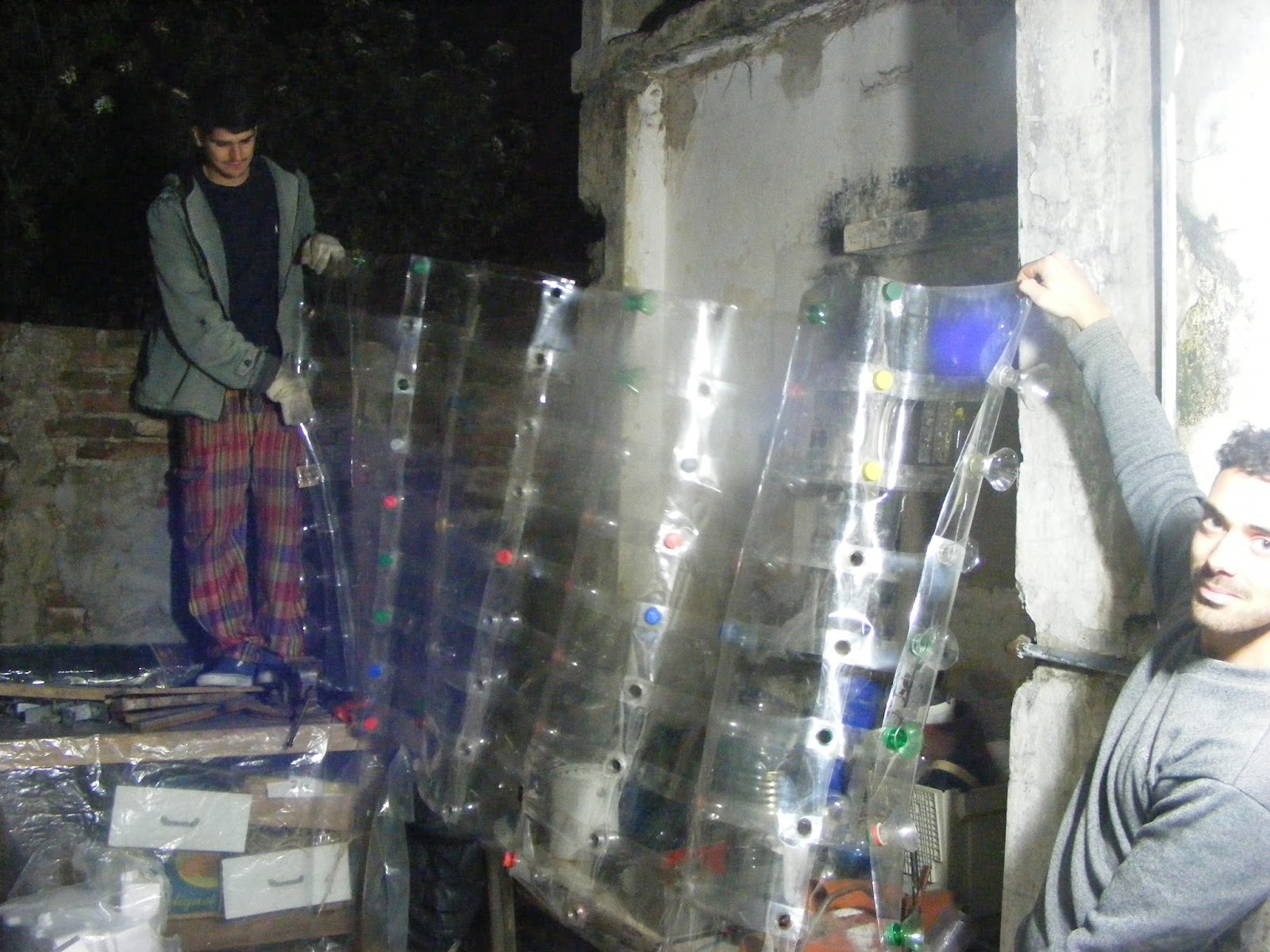 CreacionesExperimentales: Techo - laminas de PET vinculadas por pico y ...