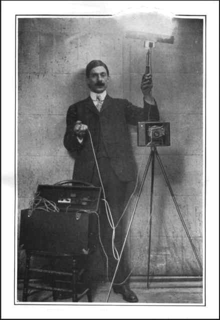 Hiper Zoom: Evolução do flash / História da fotografia