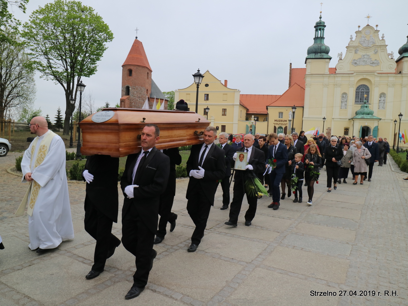 Strzelno moje miasto - kontynuacja: Ostatnia droga śp. ks. kan. Jana ...