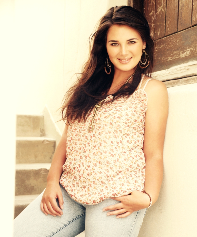 FAN JAM: INTRODUCING LISA OUR " REAL-SIZE " MODEL