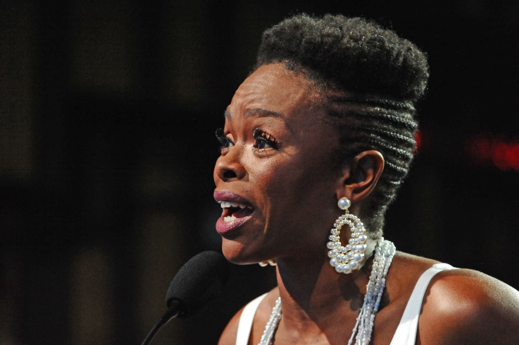 Idols SA Judge Unathi Nkayi shows off her sexy body, thong struggles to ...