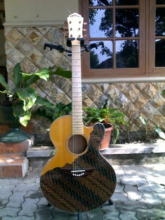 BATIK GUITAR CUSTOM: ACOUSTIC SOLID BATIK PARANG RUSAK KOMBINASI