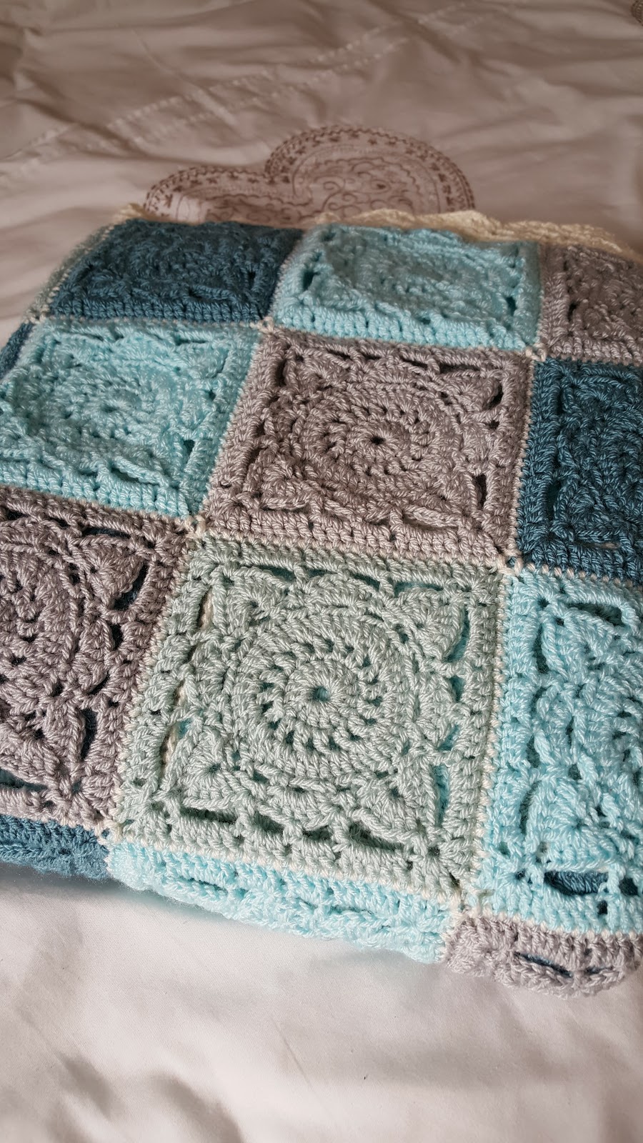 Life in my houseful of boys: Makings - Crochet Willow Square Blanket