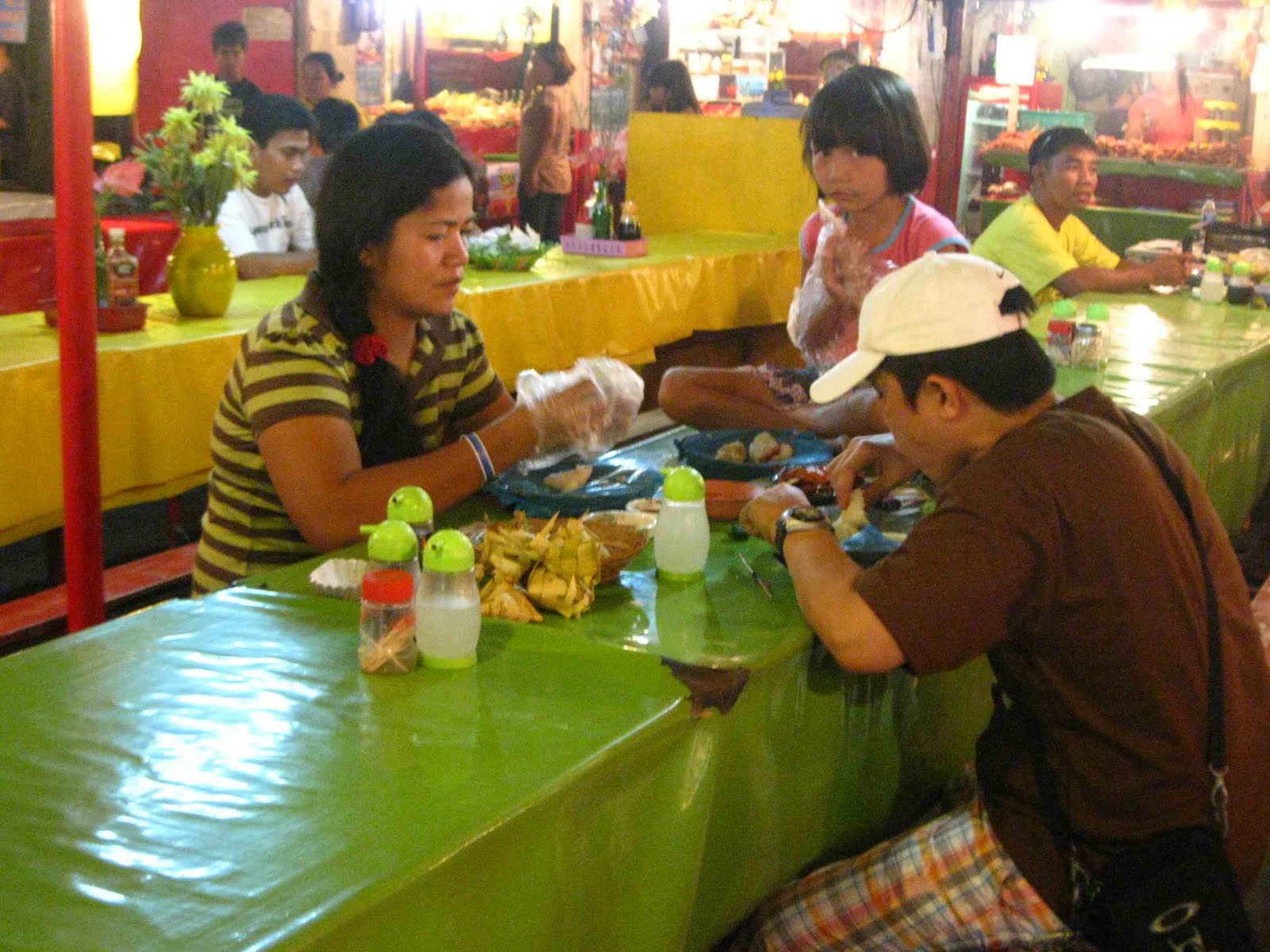 A Chef's Walk - Manila Food Reviews: Larsian, Fuente, Cebu - local ...