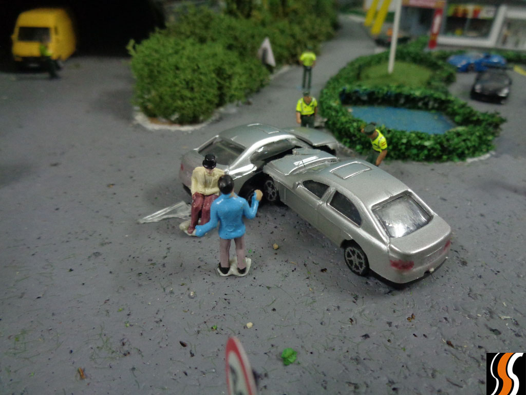 LA MAQUETA DE "SPONSH" escala (H0) v.4.0: COLISION AUTOMOVILISTICA.