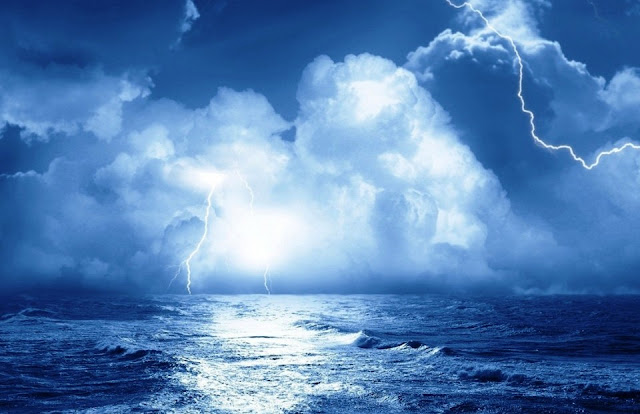 Mengapa Ikan Tidak Mati Saat Kilat Menyambar Lautan?