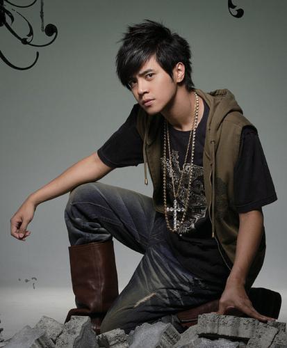 The Outsiders Lovers: All About Alan Lou