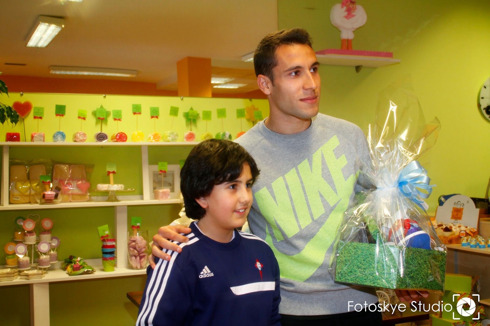 Fotoskye studio: Hugo Mayo en ddos Detalles