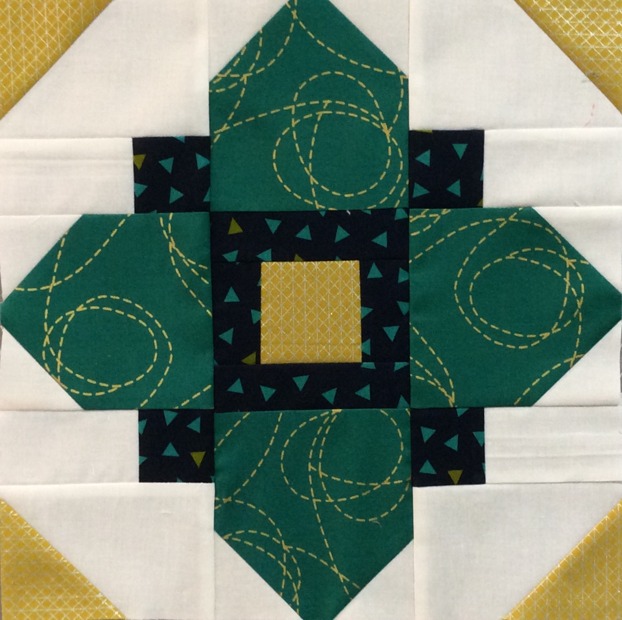 Stash Bee: July Hive 5 Quatrefoil Block for Patty
