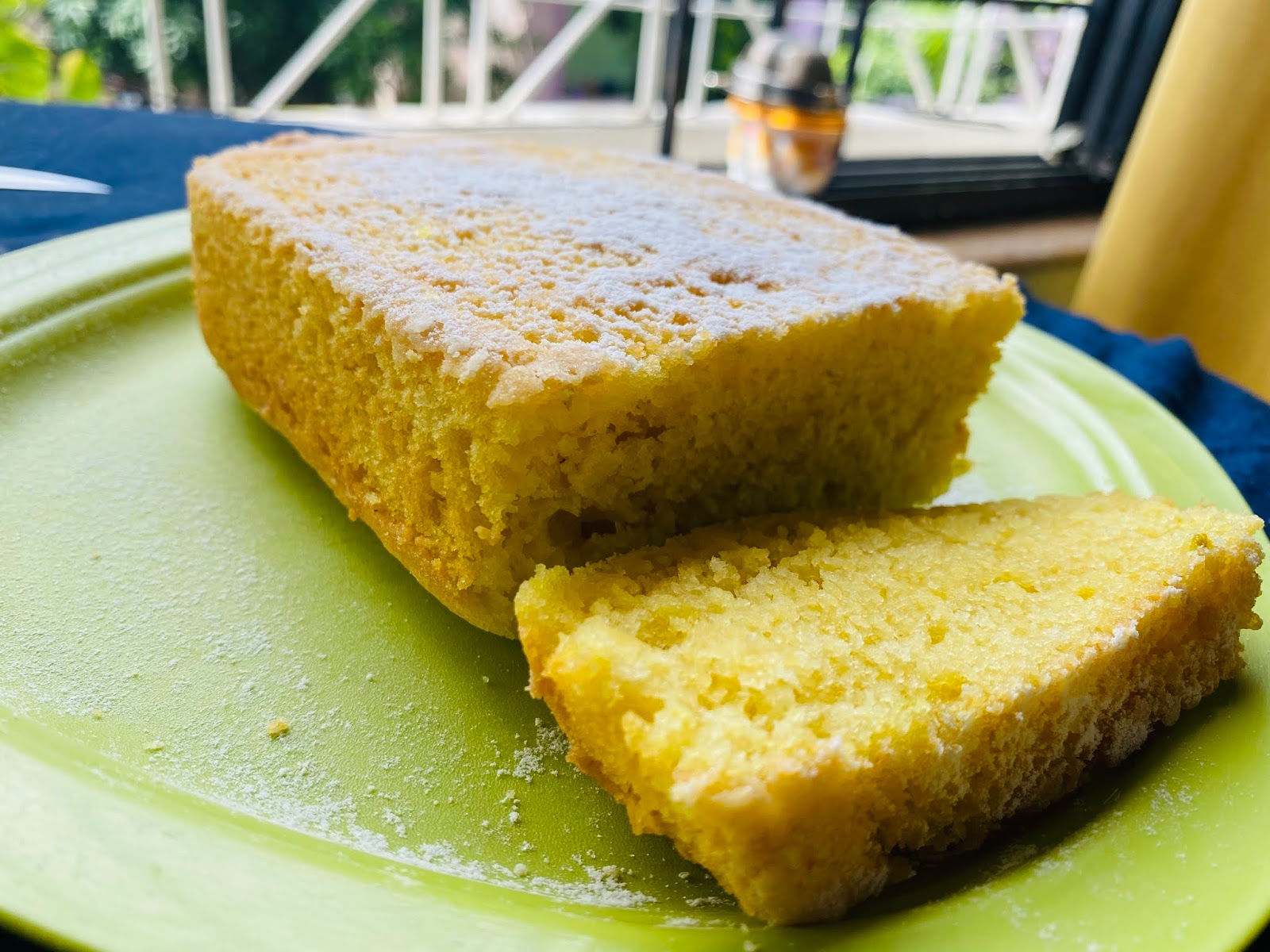 Lemon tea cake