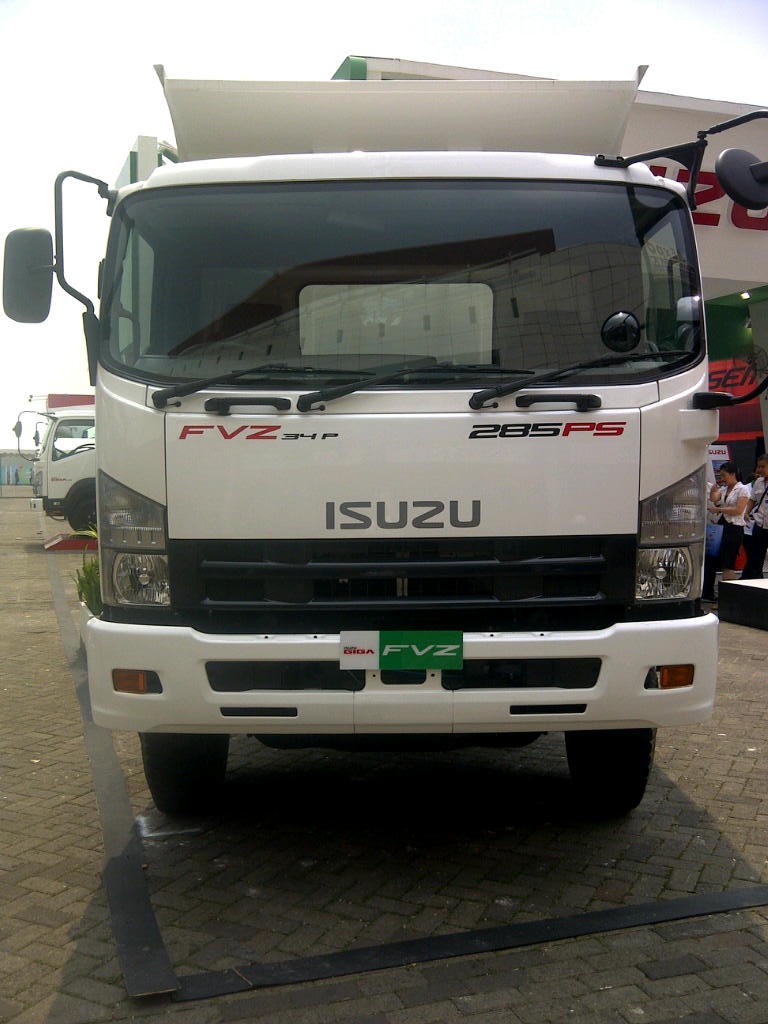 Astra Isuzu: Isuzu FVZ 34 P (6X4) 10 Ban