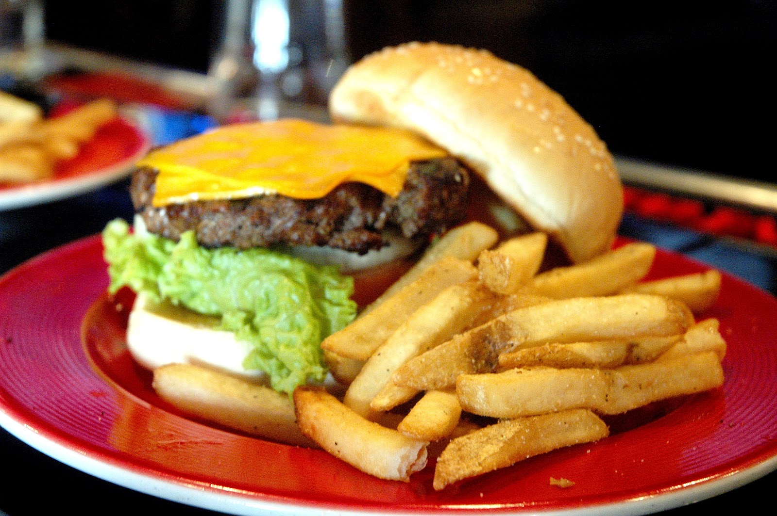 DUDE FOR FOOD: Burger Time at T.G.I. Fridays