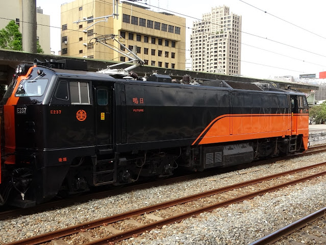 Blair's 鐵道攝影: 鳴日號機車頭 E237電力機車 / TRA Future E237 Electric locomotive