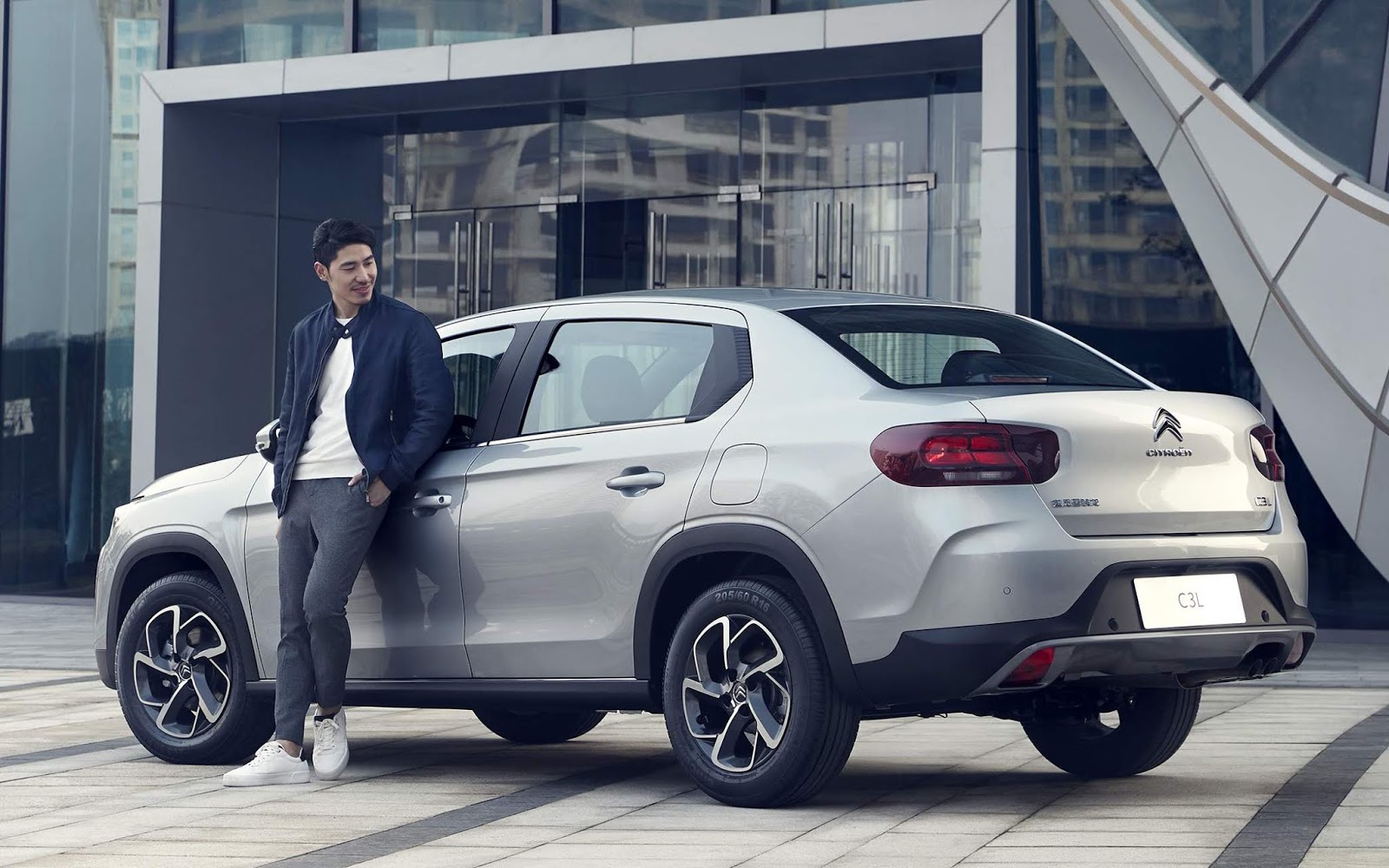 Citroen C3L: SUV sedã chega à China - fotos e detalhes
