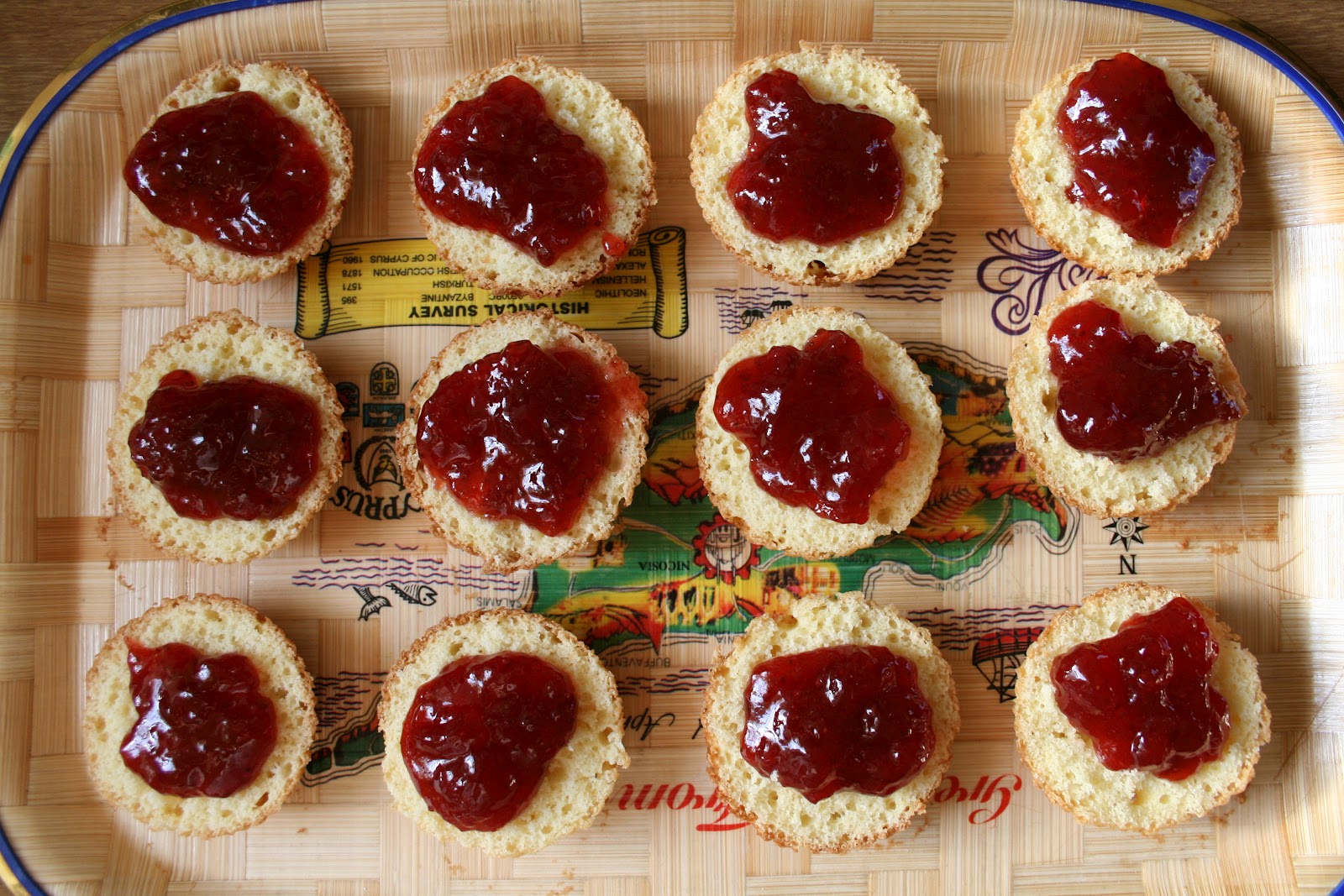 Maria's Gaga: Mini Victoria Sponges