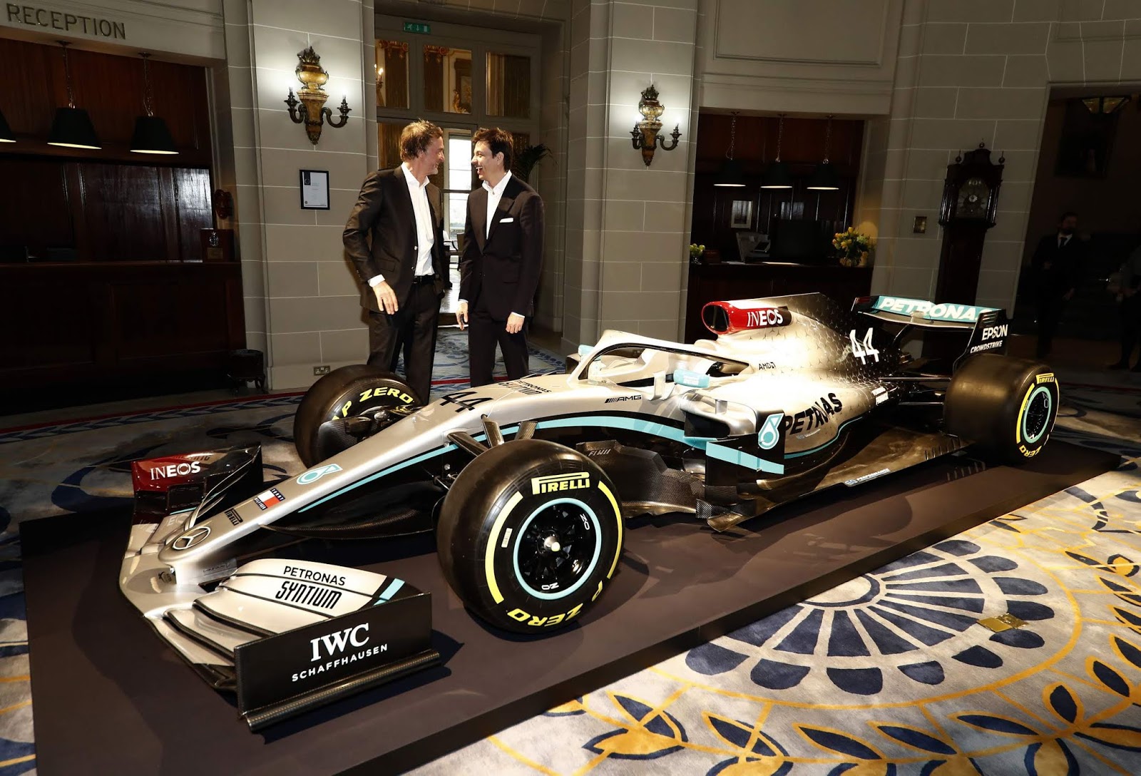 Mercedes AMG W11 2020 de Fórmula 1 tem pintura revelada