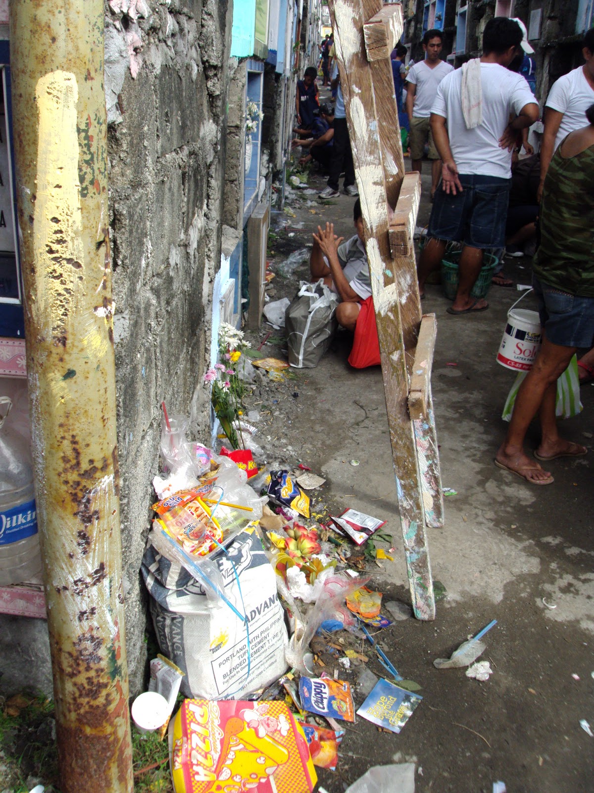 EcoWaste Coalition Decries Perpetual Undas Littering in Cemeteries ...
