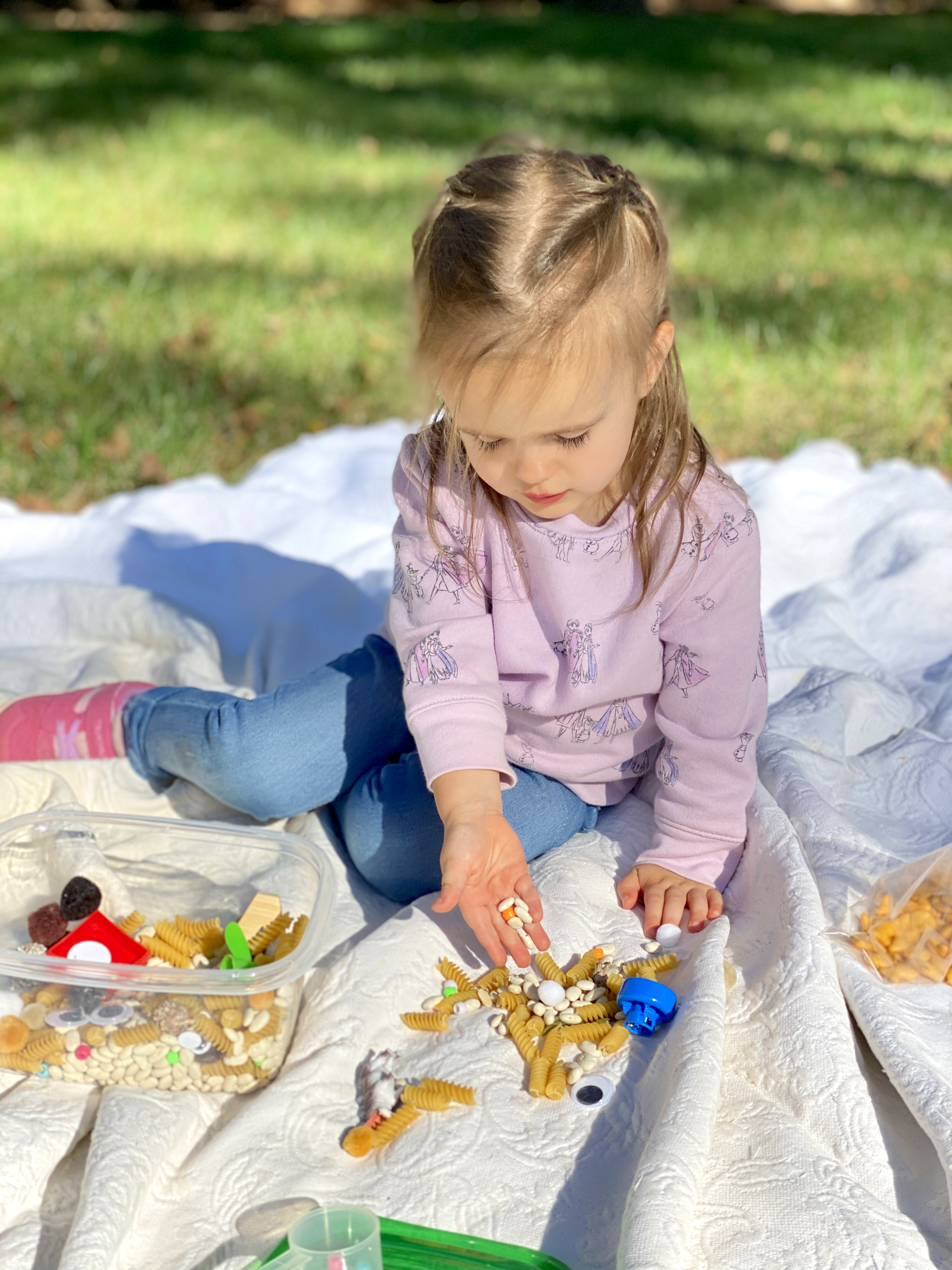 Dress Beautifully: Mamma Monday: Sensory Box