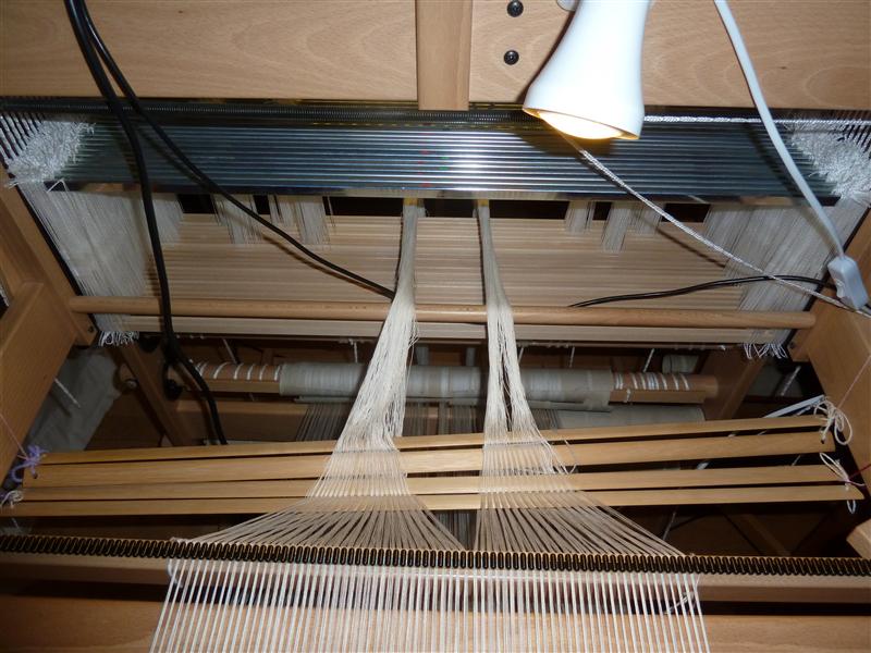 Woodyarn: loom lighting