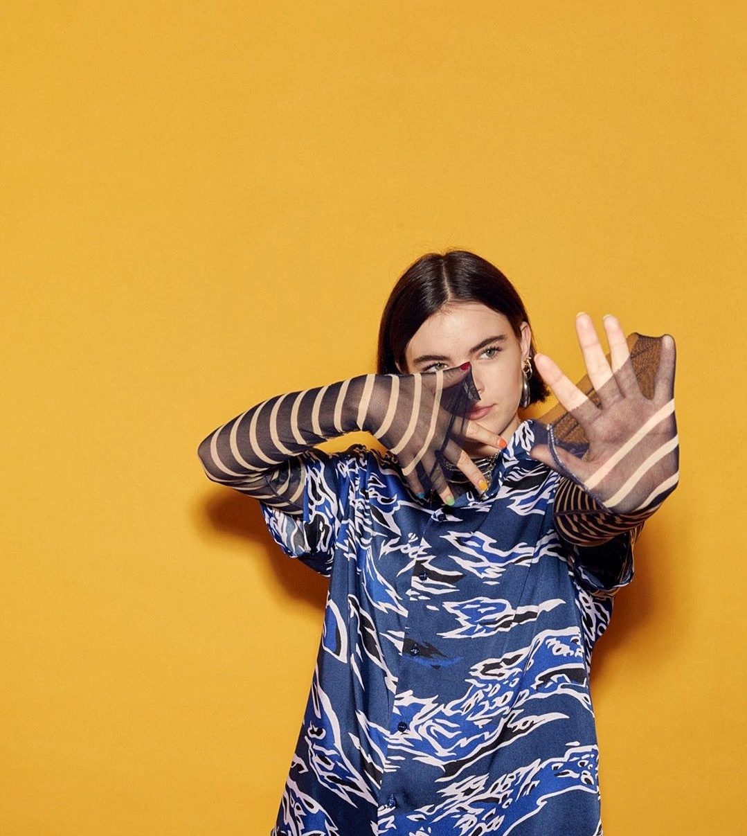Little Indie Watch New Zealand Pop Artist Benee Shows Her Glitter Visuals