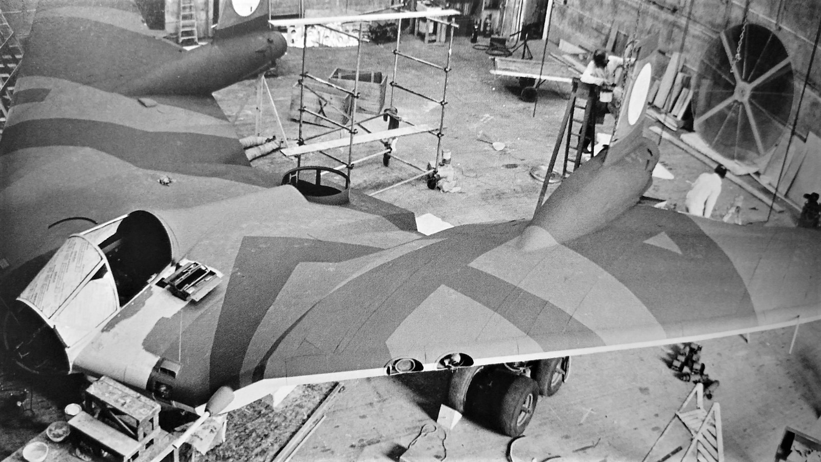 20 Behind-The-Scenes Photos From Raiders of the Lost Ark