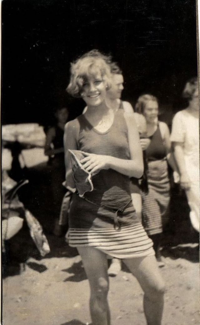 33 Found Snapshots of Glamorous Girls in the Early 20th Century ...