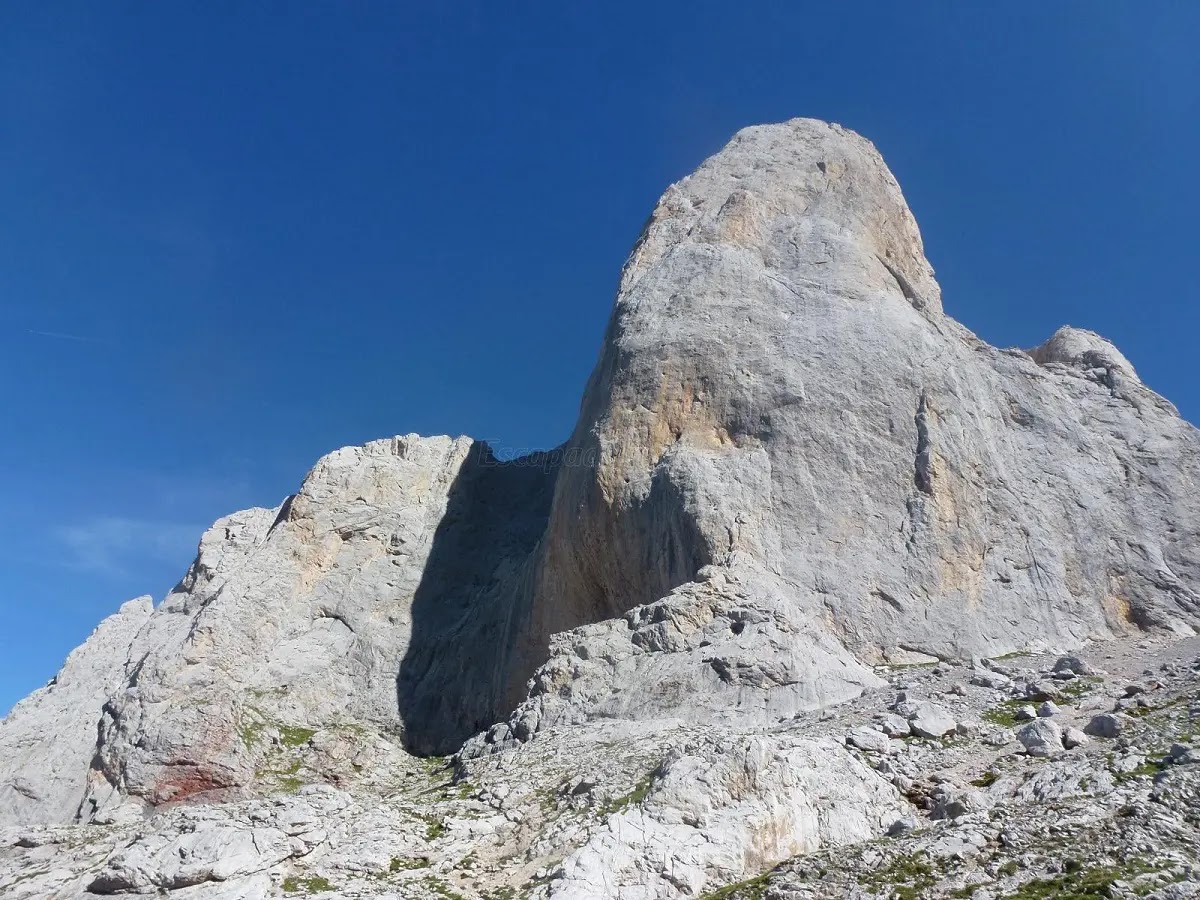 Naranjo de Bulnes, Spain (with Map & Photos)