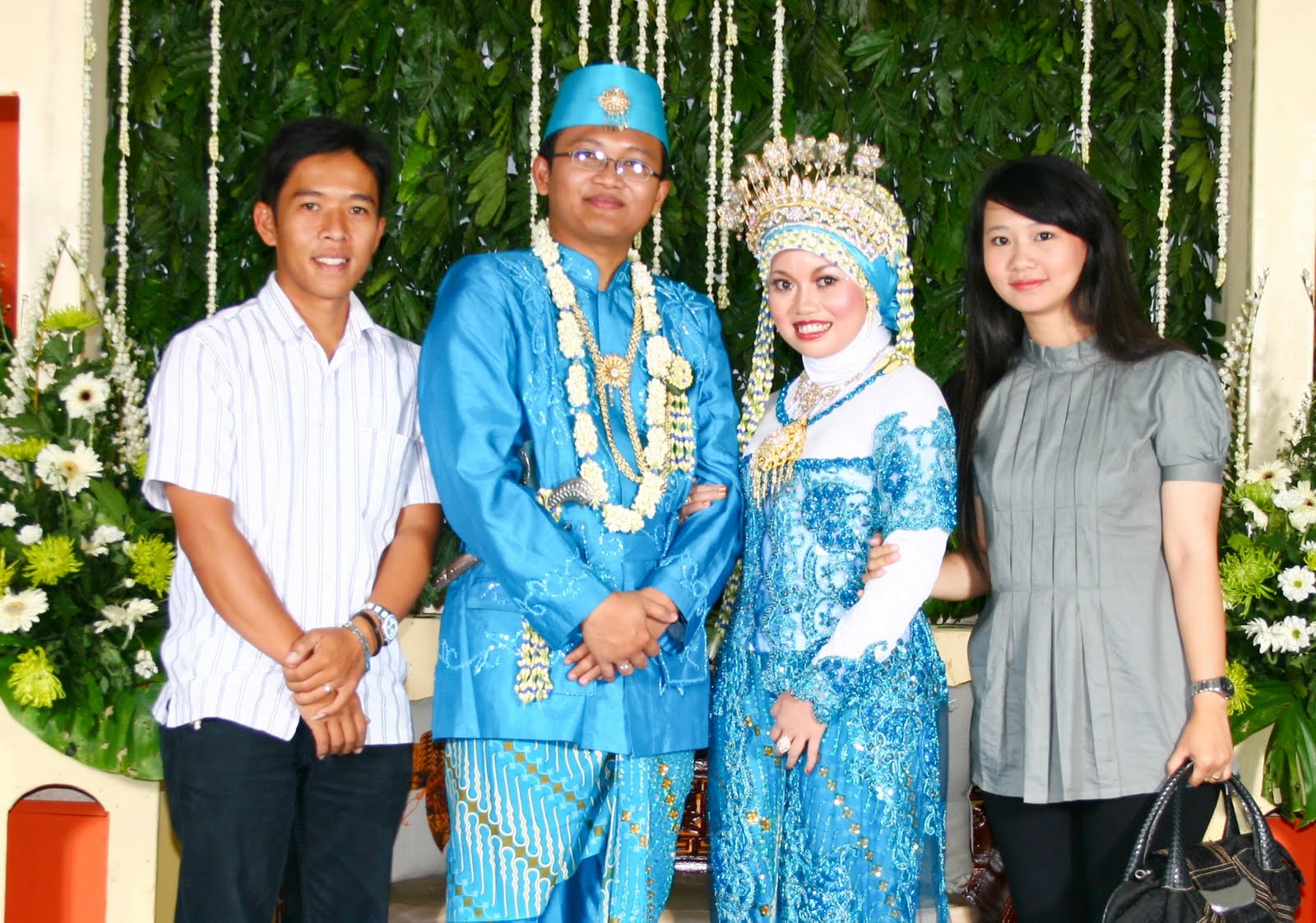 Meet great people and feel the places around the world: Traditional ...