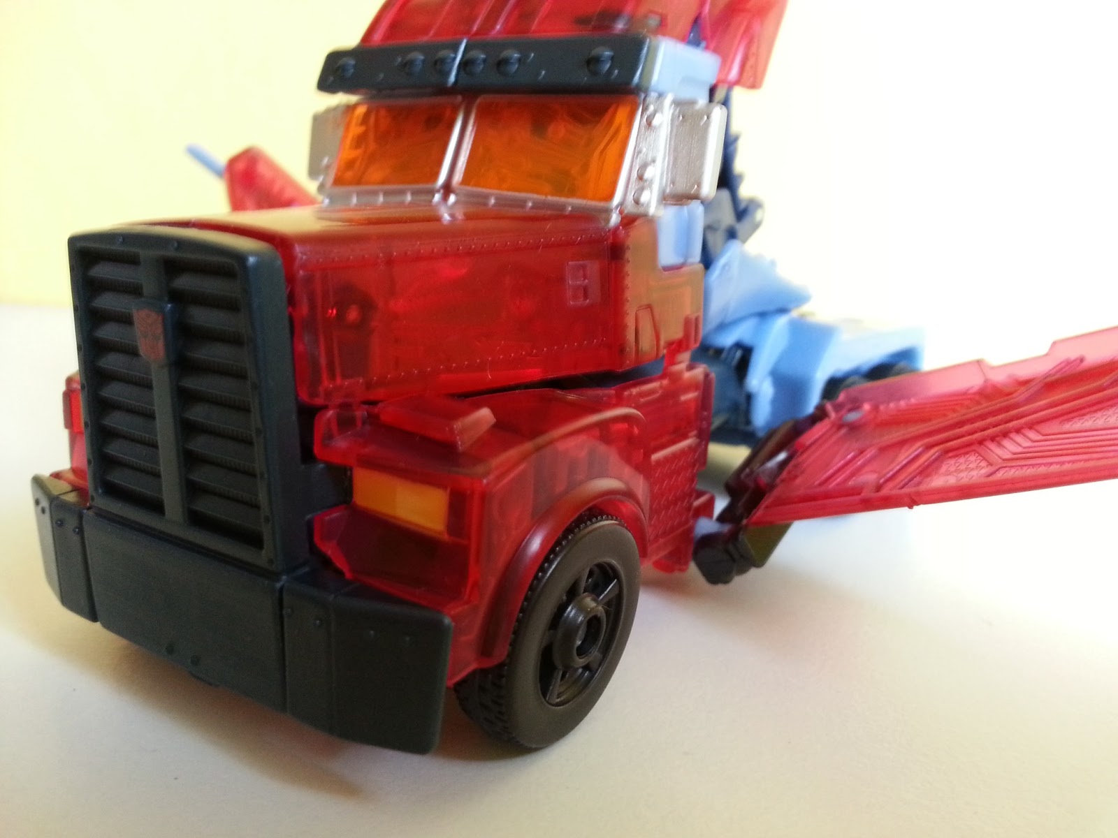 Lightning Quantum's Base: Optimus Prime Voyager Class (Dark Energon ...