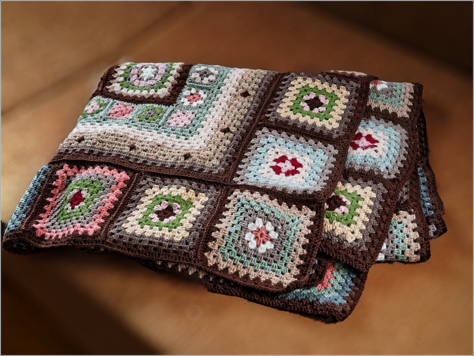 Handarbeit: Granny crochet blanket - braune Granny Decke - pled ...