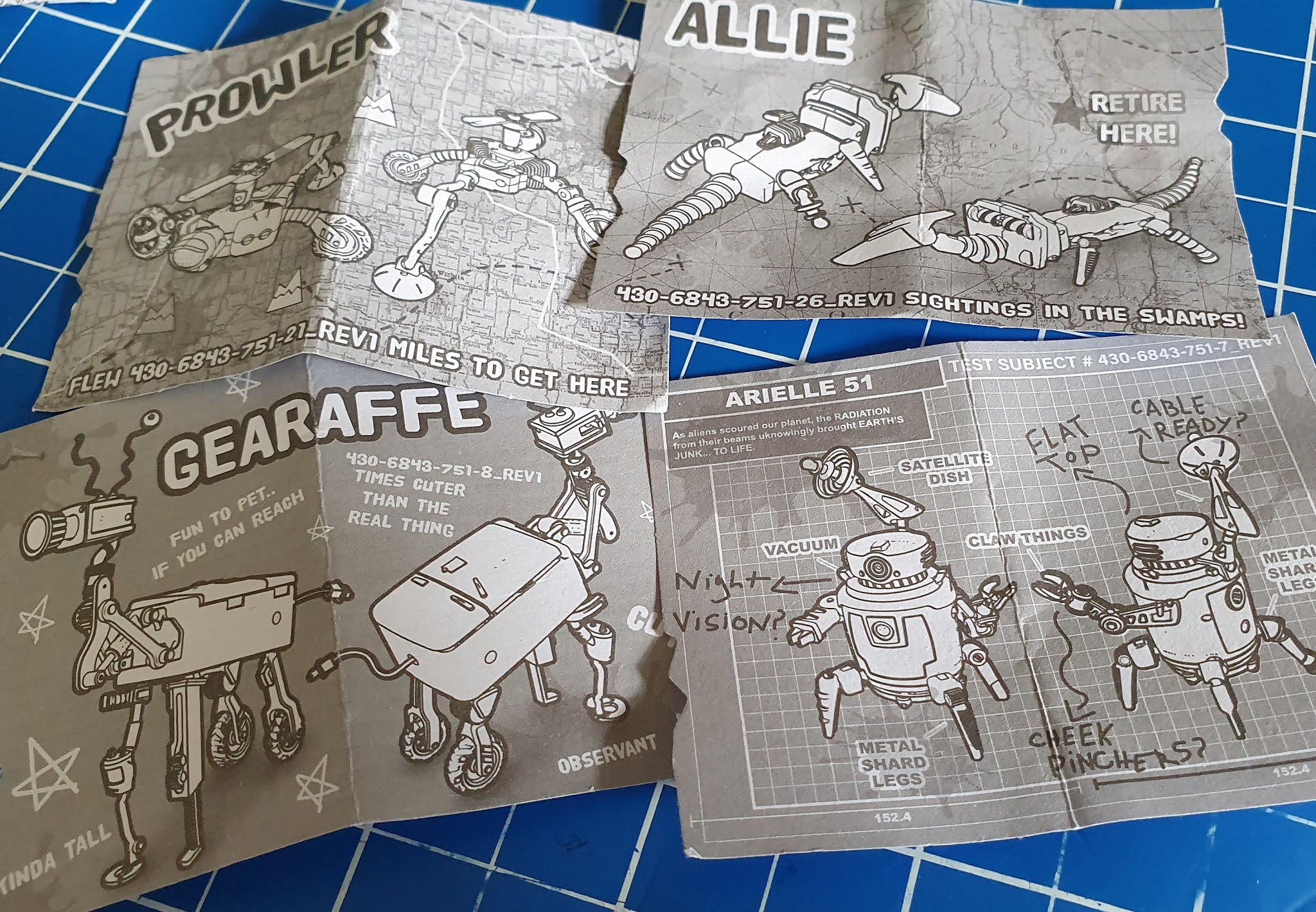 The Brick Castle: Hexbug Junk Bots Large Dumpster Review (Age 3 ...