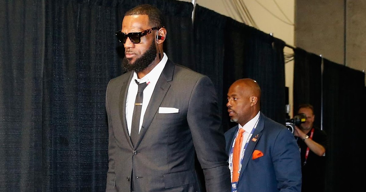 6 Essential Items Every Sophisticated Man Needs in His Wardrobe ...