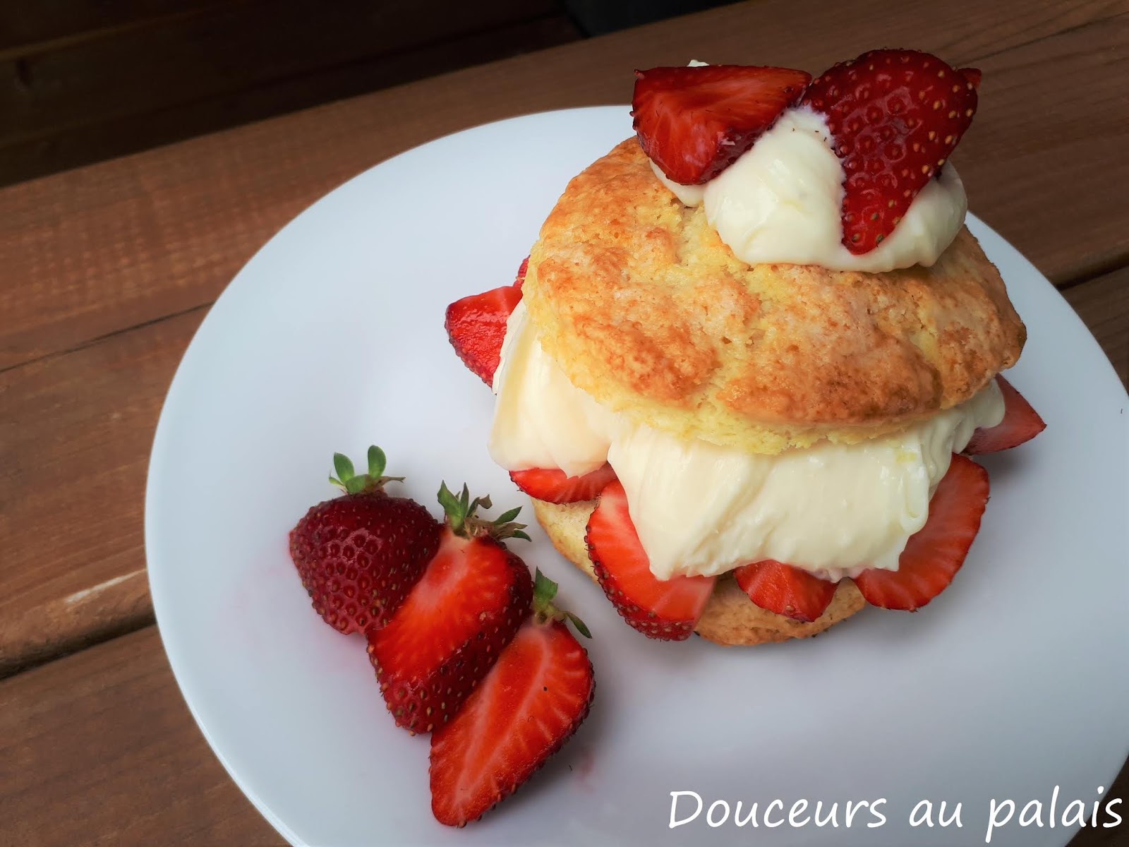 Petits shortcakes aux fraises, crème au fromage à la crème et au ...