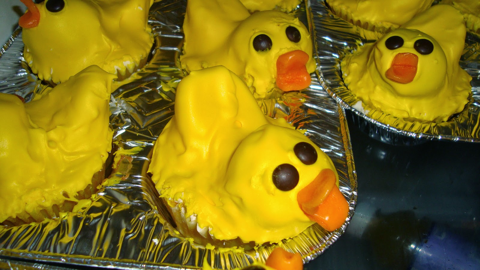 Manic Mama Miles: Duck Cupcakes