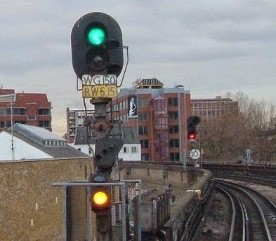 A Tube User's Travels: LU Signalling