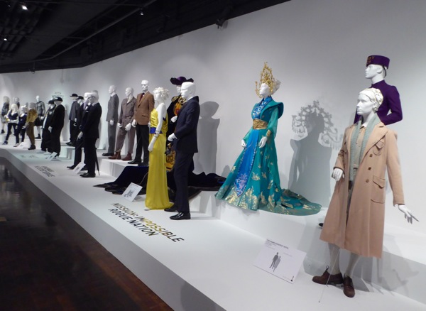 Hollywood Movie Costumes and Props: Oscar-winning film costumes from ...