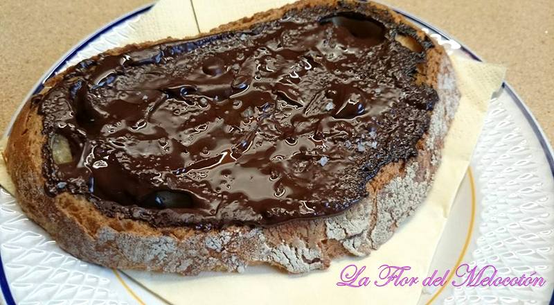 La Flor del Melocotón: Pan con chocolate y aceite