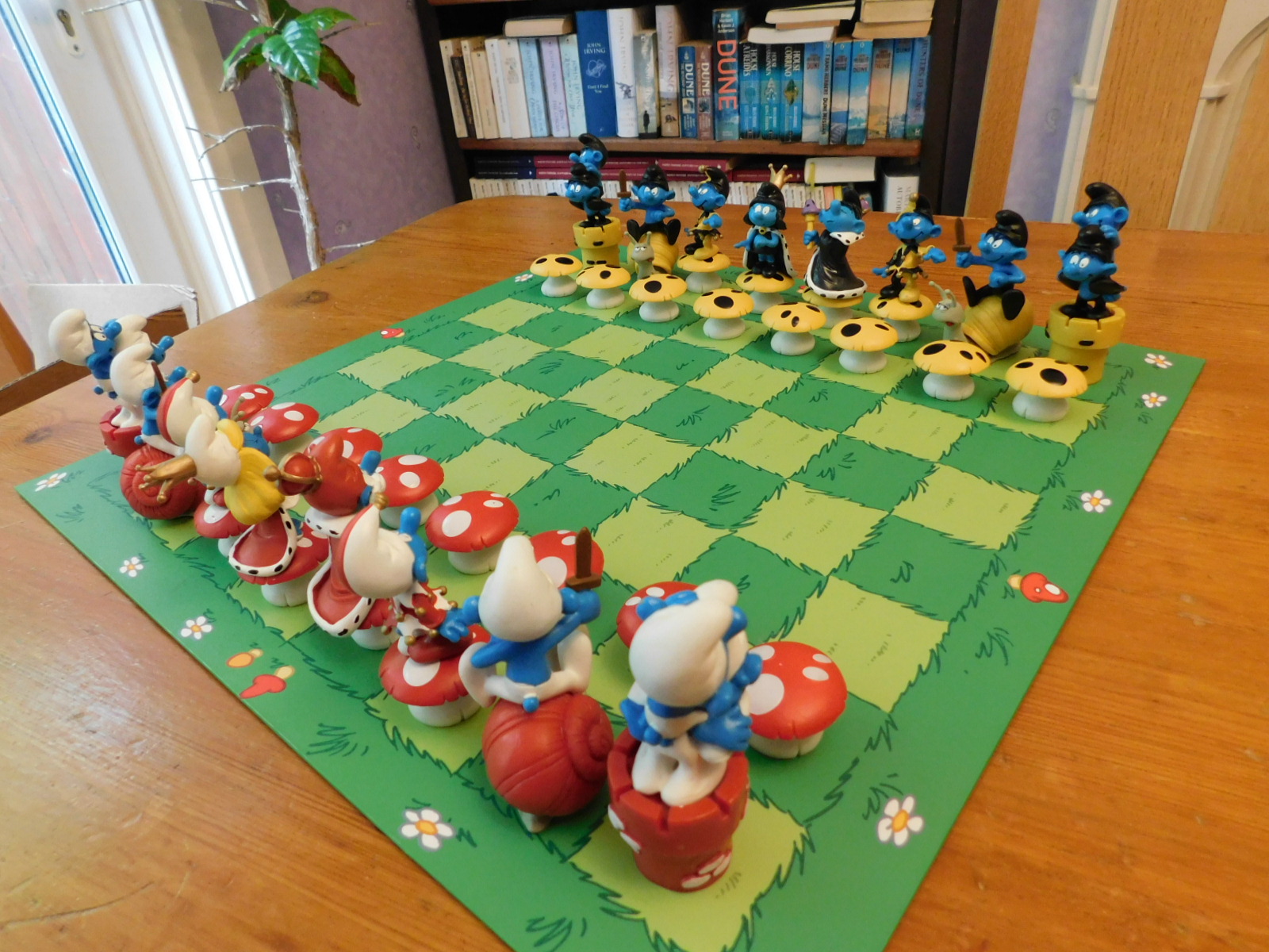 Chess Creations & Collection: Smurfs set