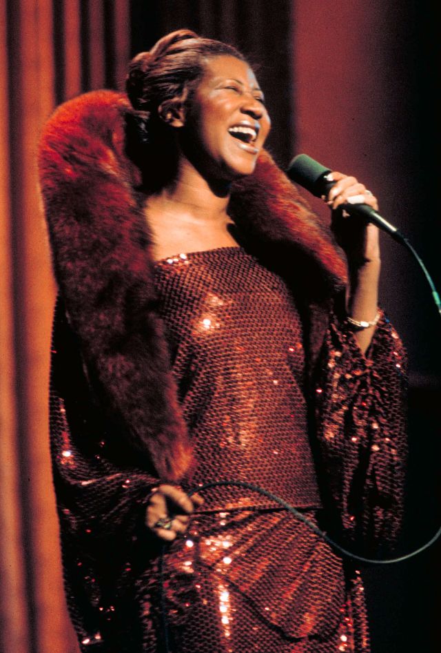 Mesmerising Vintage Color Photos of Aretha Franklin on the Stage From ...