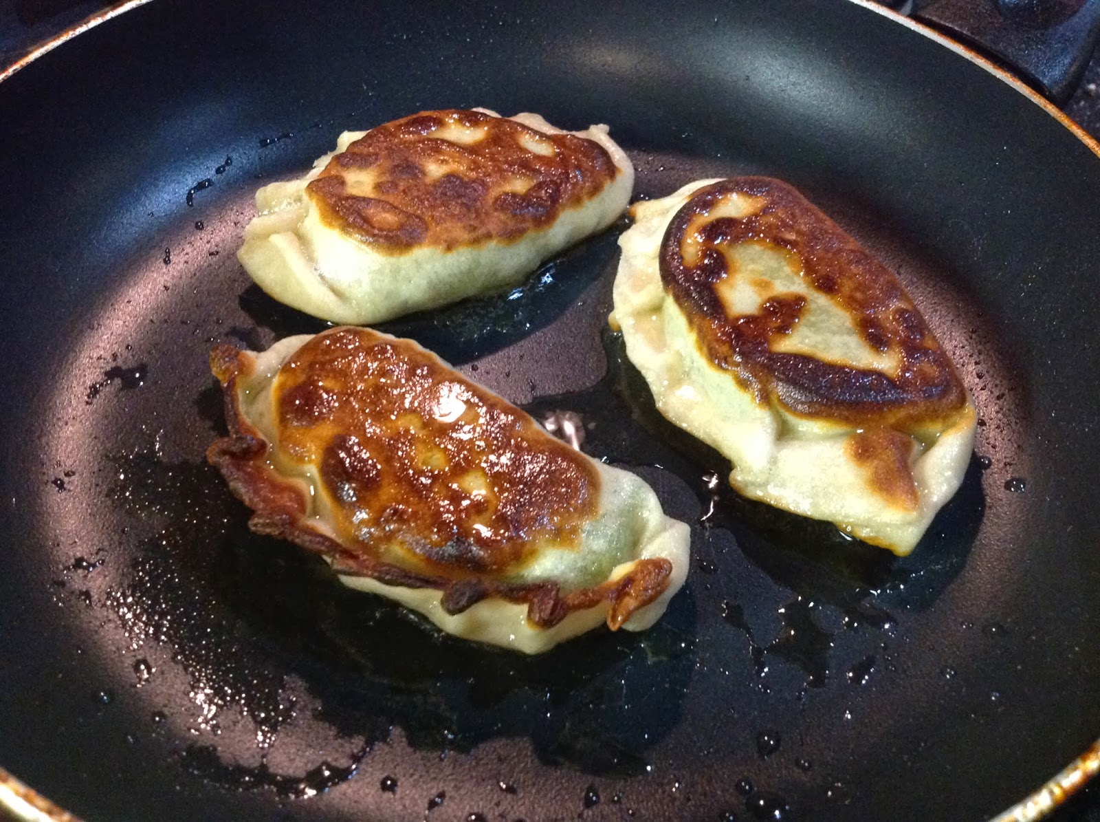This Muslim Girl Bakes: Chinese Chicken Potsticker Dumplings
